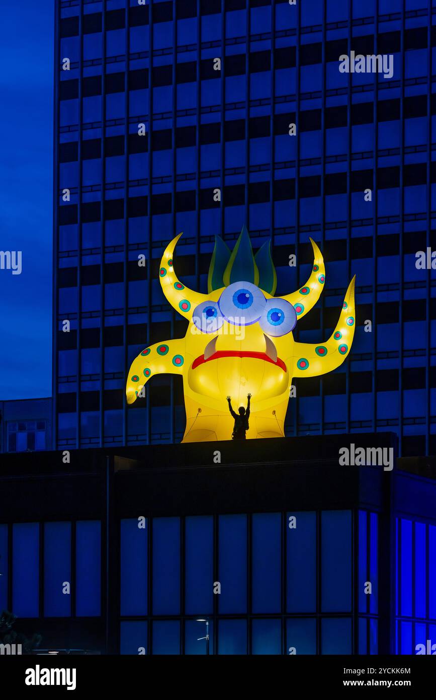 EDITORIAL USE ONLY Rigger Ian 'cookie' Brooks installs the Wailor Swift ...