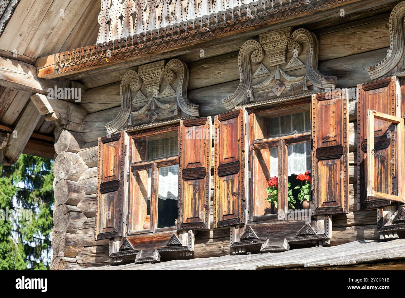 Old russian house hi-res stock photography and images - Alamy