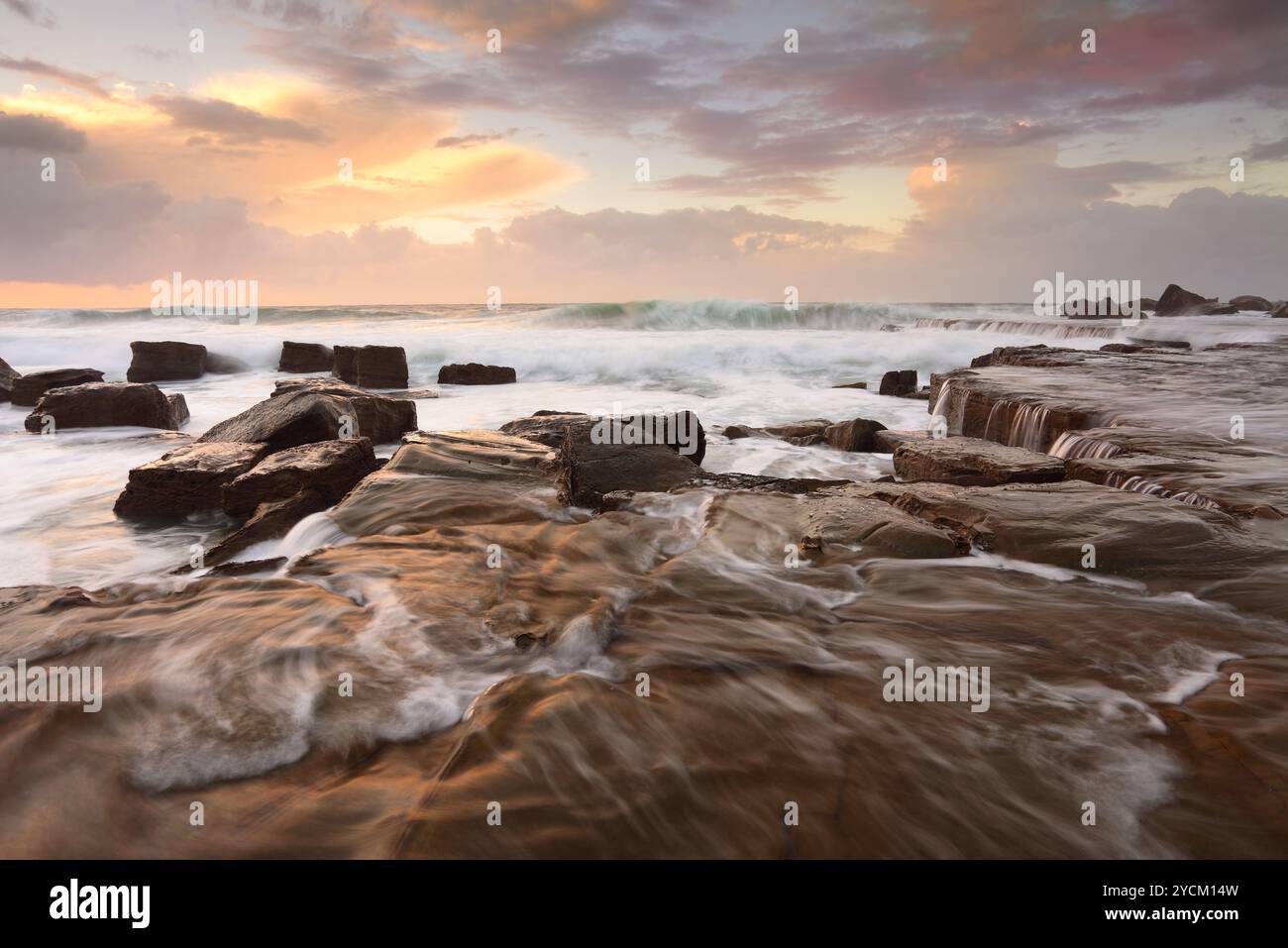 Orange peach sunrise sky hi-res stock photography and images - Alamy