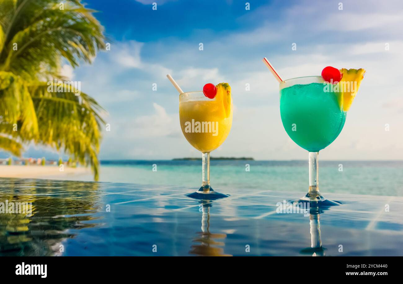 Cocktail near the swimming pool Stock Photo - Alamy