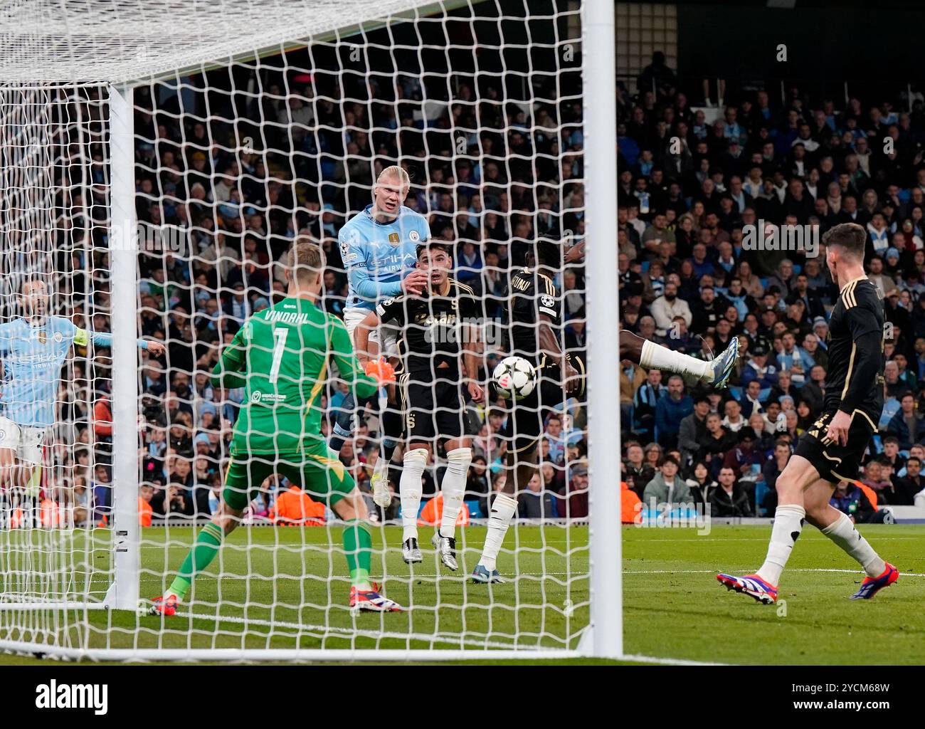 Erling haaland manchester city header hi-res stock photography and ...