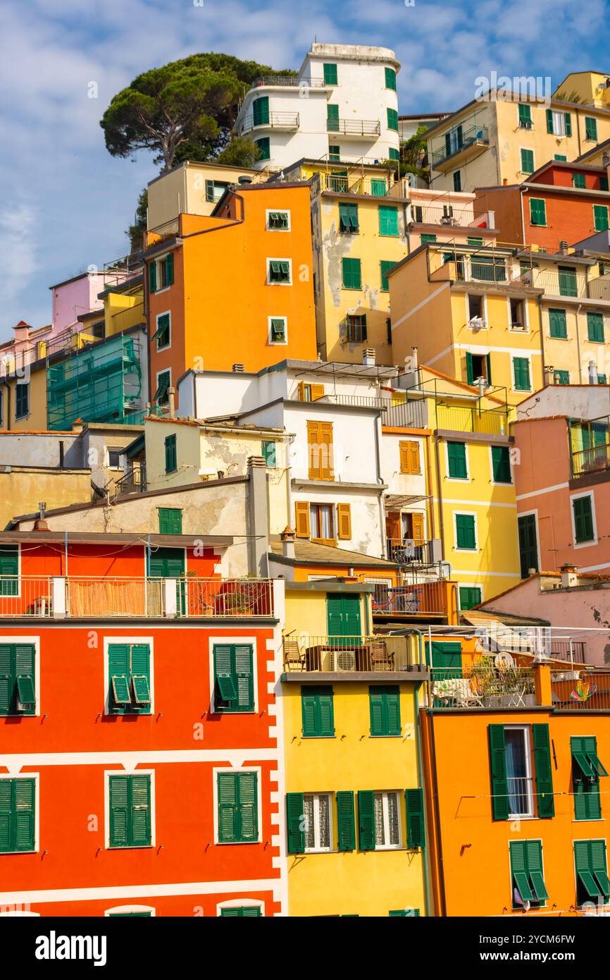 Colorful buildings of Riomaggiore town center, Cinque Terre, Italy ...
