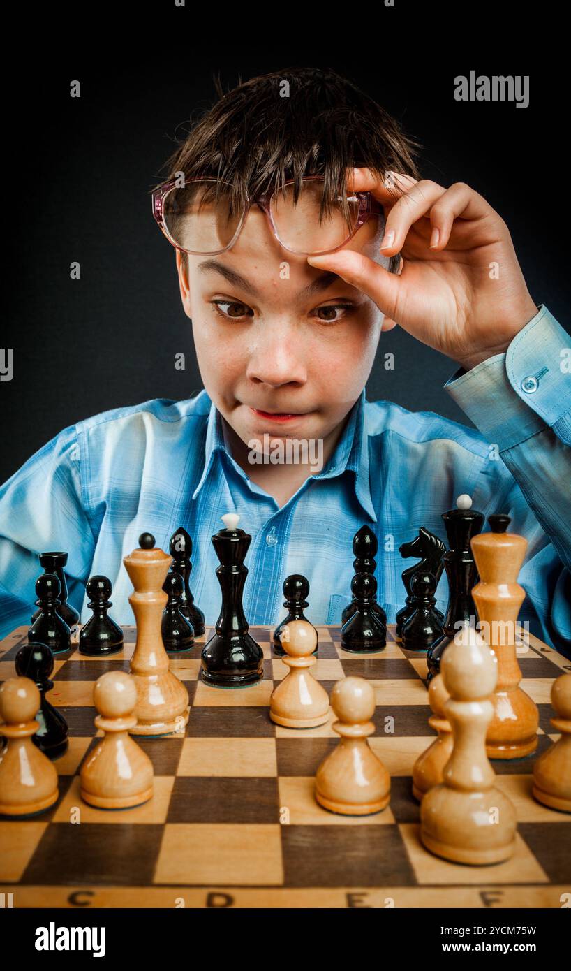 Nerd play chess Stock Photo - Alamy