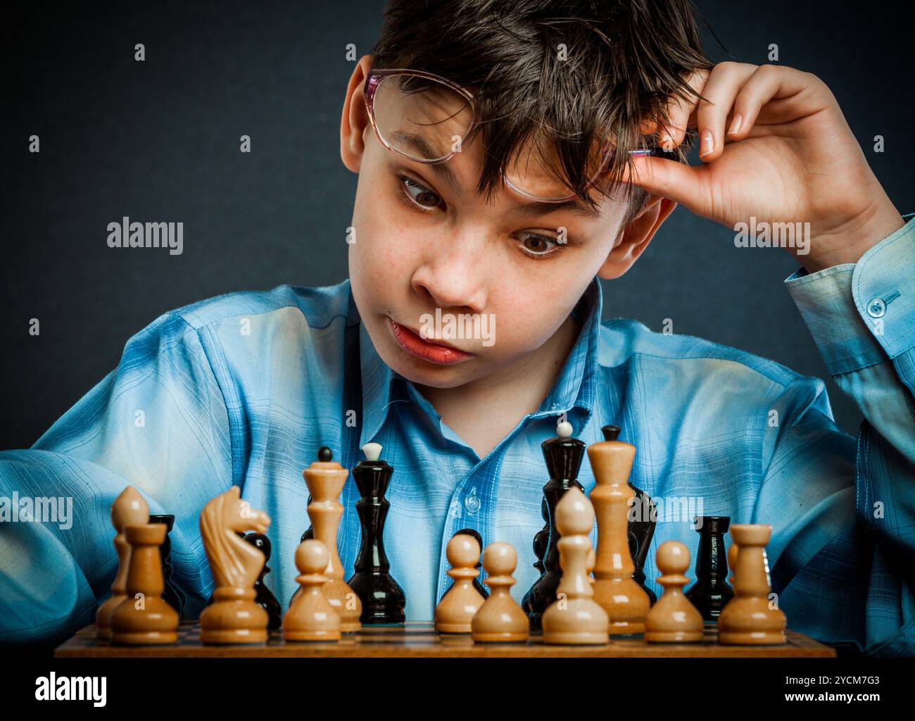 Nerd play chess Stock Photo - Alamy