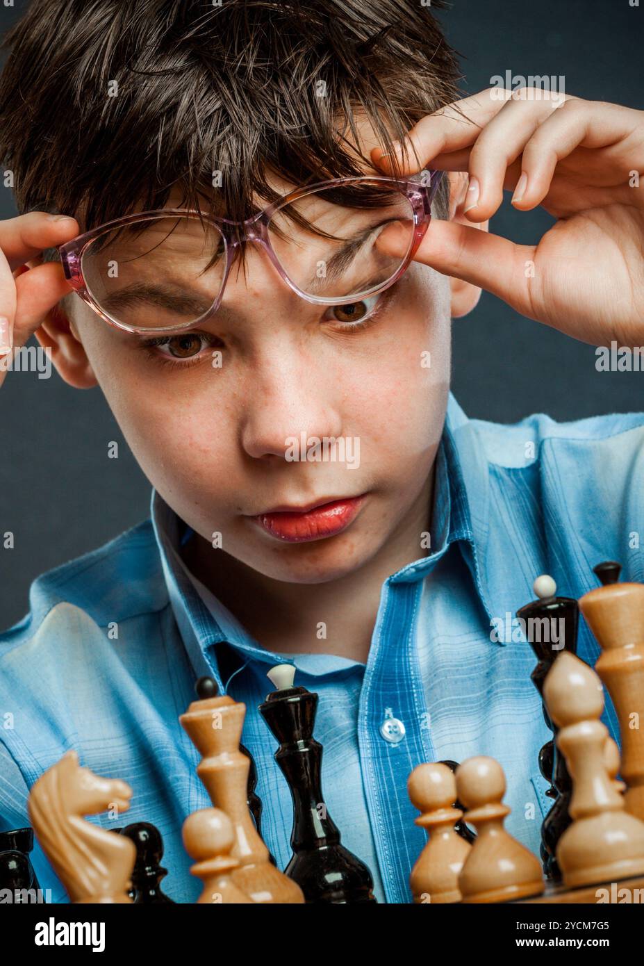 Nerd play chess Stock Photo - Alamy