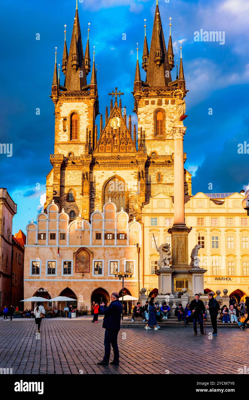 Church of Our Lady before Týn behind the facade of the Týn school and ...