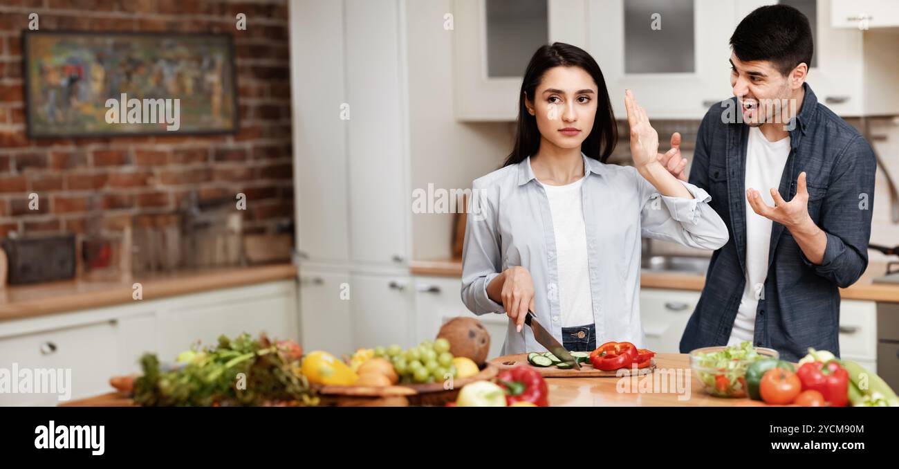 Chef fight in kitchen hi-res stock photography and images - Alamy