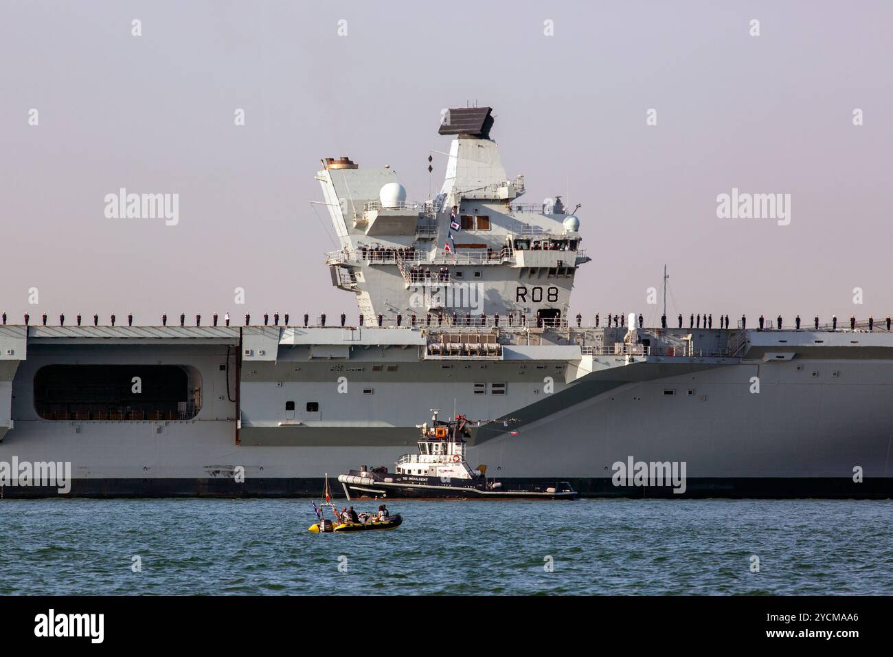 Royal Navy aircraft carrier HMS Queen Elizabeth in the Solent ...