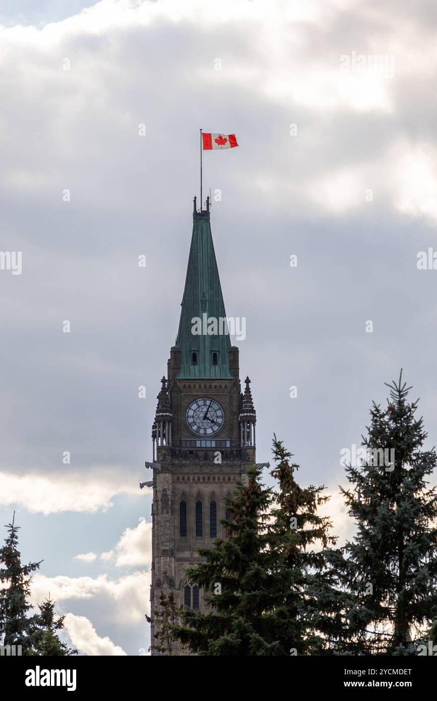 Parliament building with Canadian flag in Ottawa, Canada Stock Photo ...