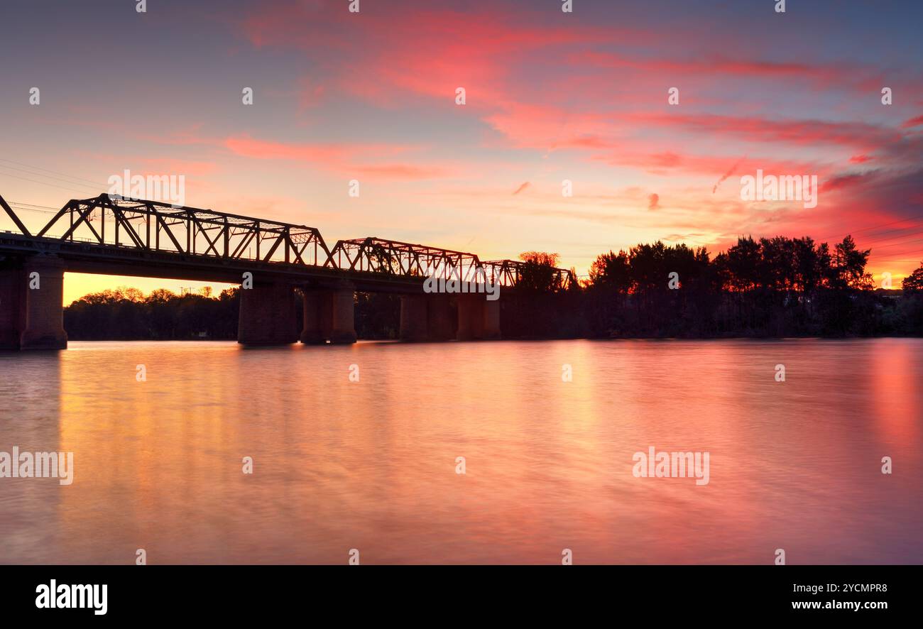 Magnificent sunset Victoria Bridge over Nepean River Penrith Stock ...