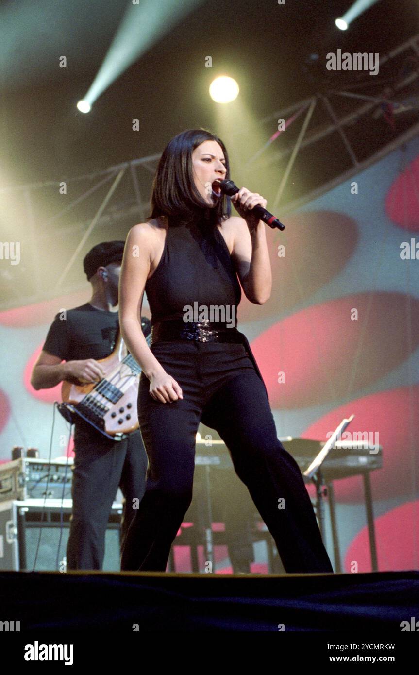 Laura pausini images 1999 hi-res stock photography and images - Alamy