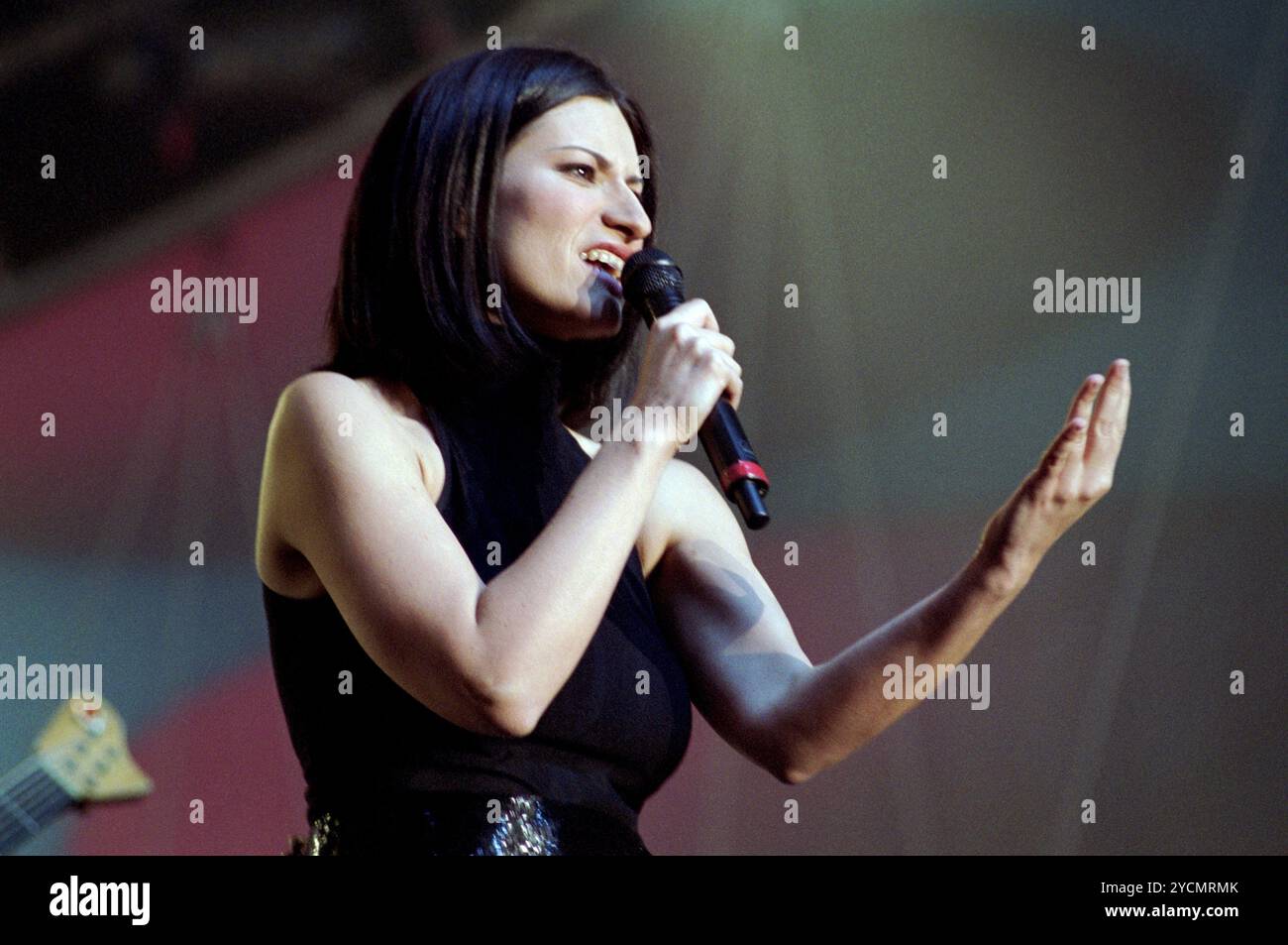 Laura pausini images 1999 hi-res stock photography and images - Alamy