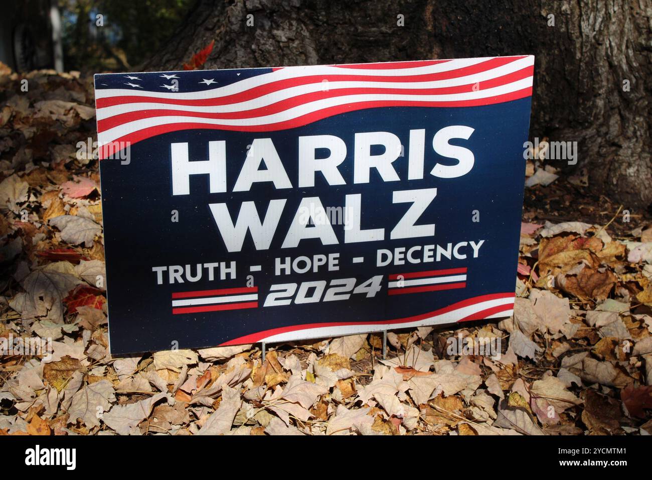 Harris walz campaign 2024 hi-res stock photography and images - Alamy