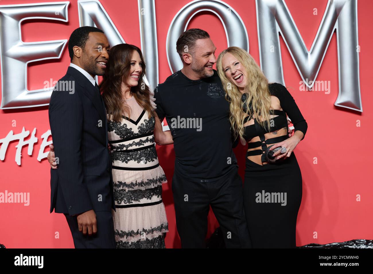 Tom hardy and juno temple hi-res stock photography and images - Alamy