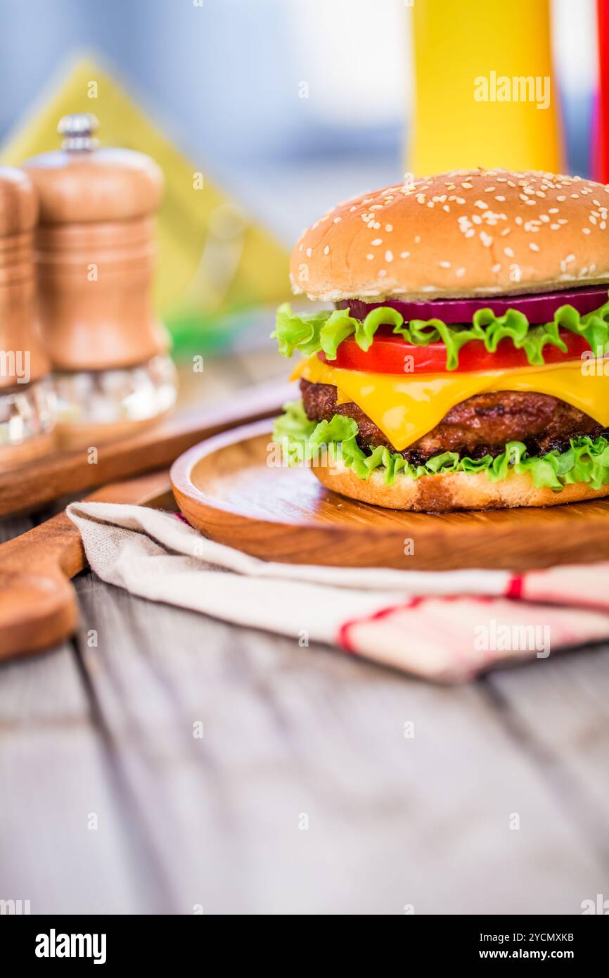Cheeseburger cheese burger hi-res stock photography and images - Alamy