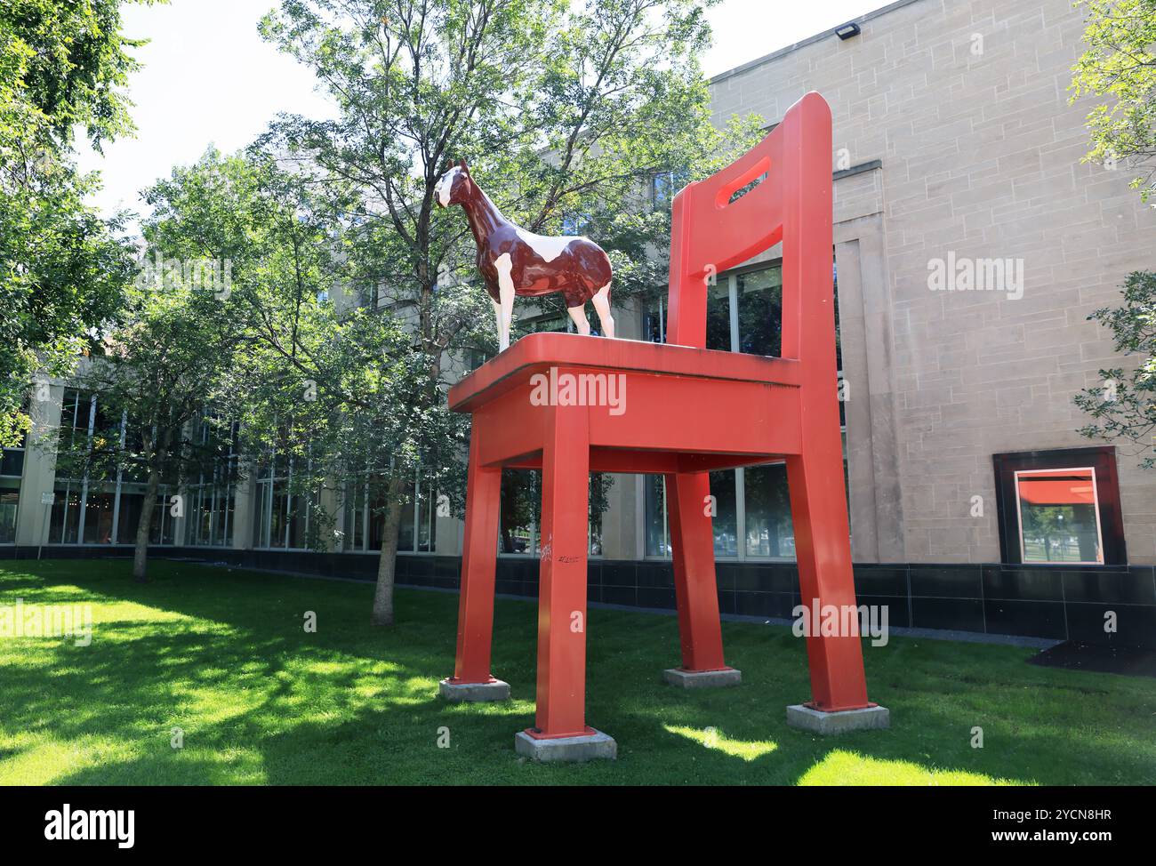 'The Yearling', a horse atop a giant red chair, designed by Donald ...
