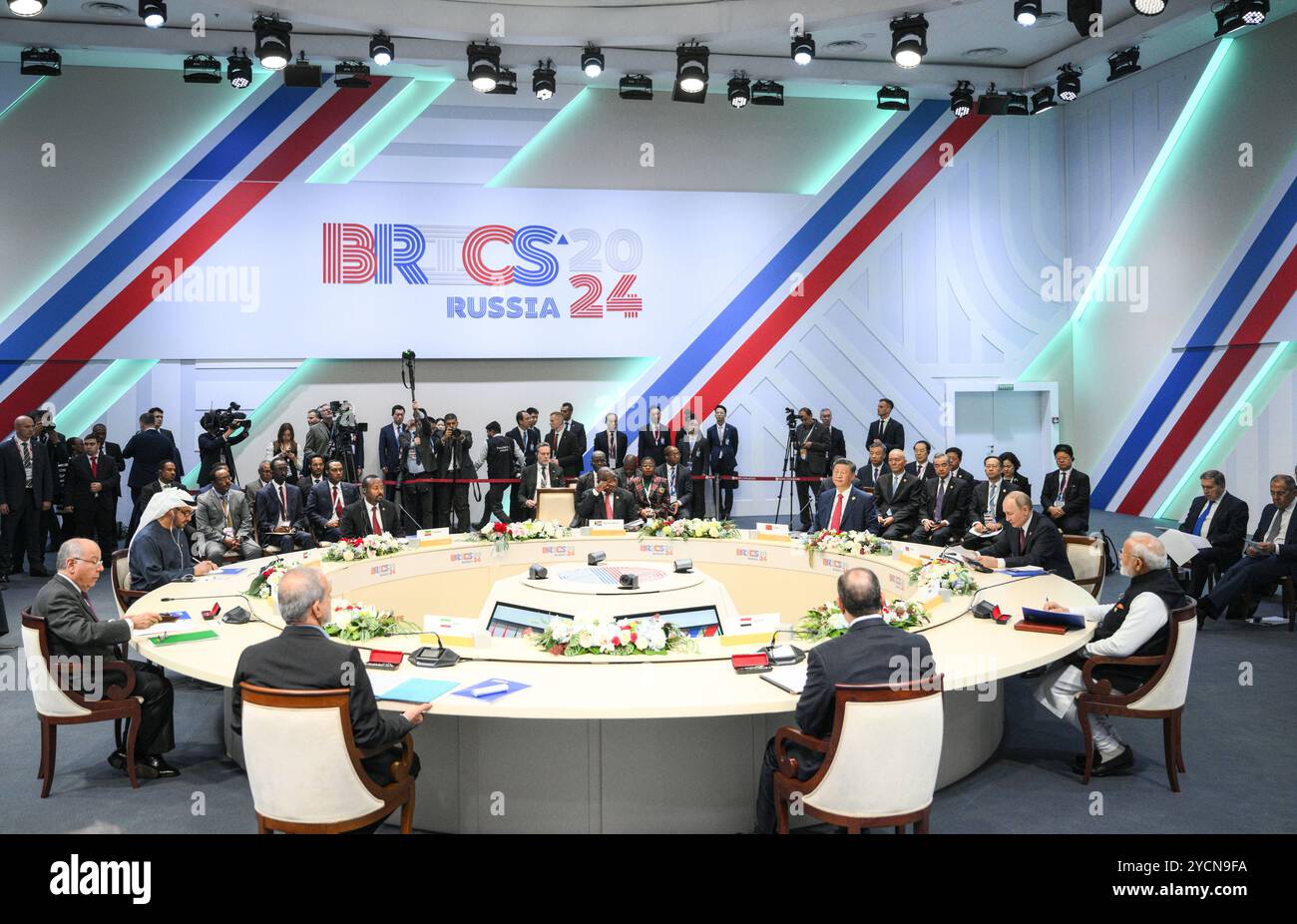 Kazan, Russia. 23rd Oct, 2024. Russian President Vladimir Putin, right ...