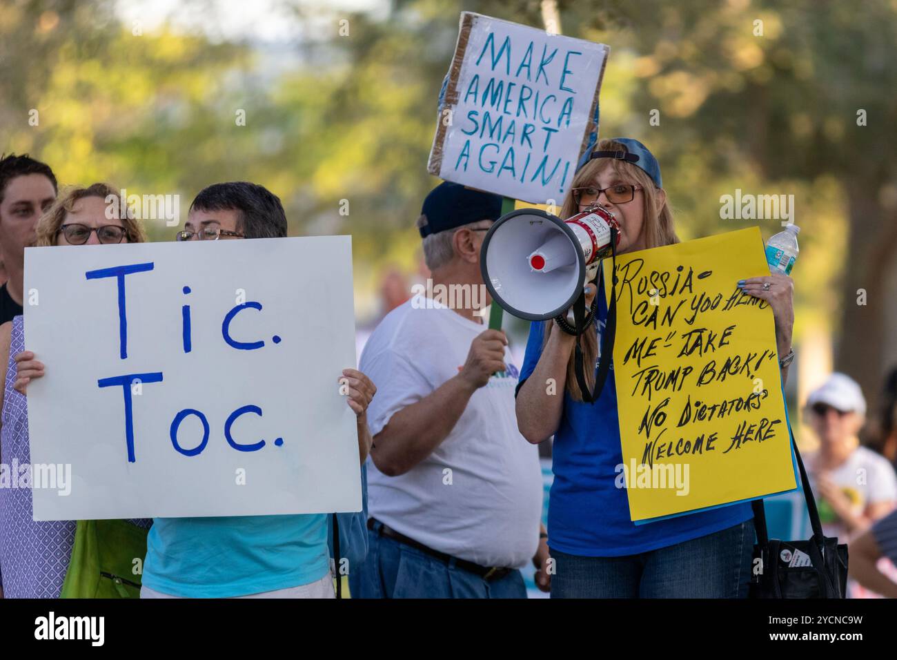 Sunrise, Florida, USA. 19th October 2024. Donald Trump supporters ...