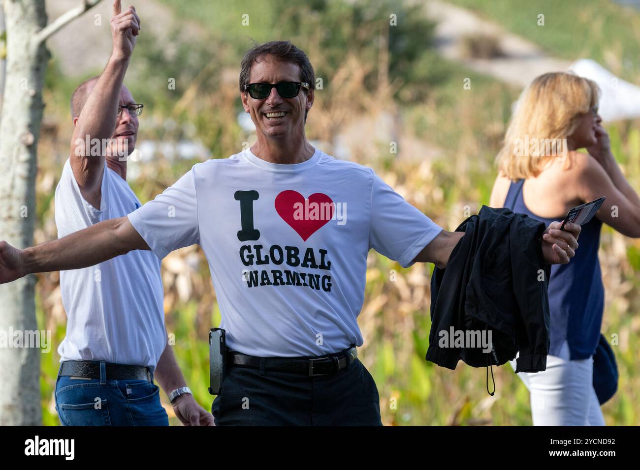 Sunrise, Florida, USA. 19th October 2024. Donald Trump supporters ...