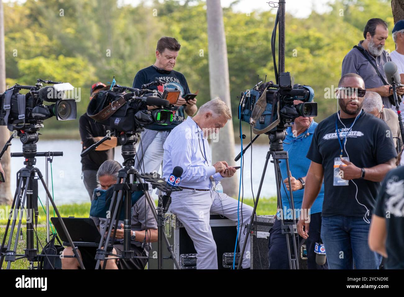 Sunrise, Florida, USA. 19th October 2024. Donald Trump supporters ...