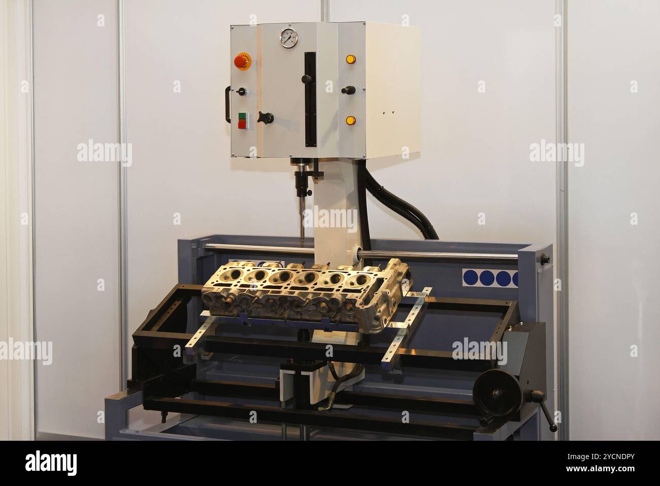 Motor repair center hi-res stock photography and images - Alamy