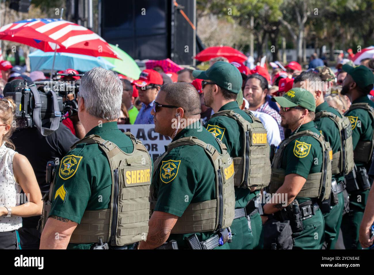 Sunrise, Florida, USA. 19th October 2024. Donald Trump supporters ...
