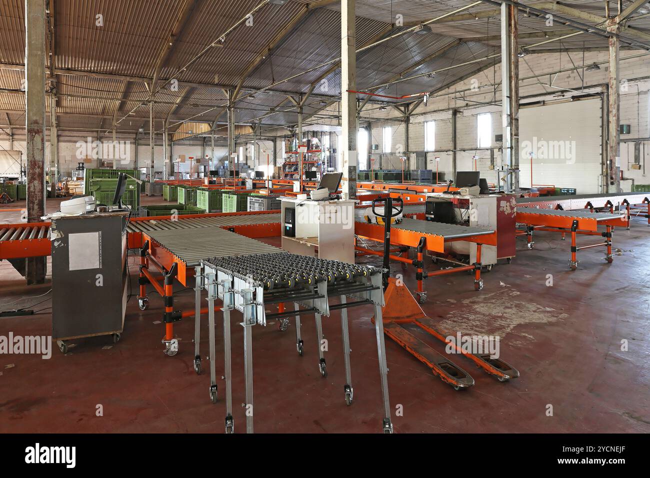 Sorting hub hi-res stock photography and images - Alamy