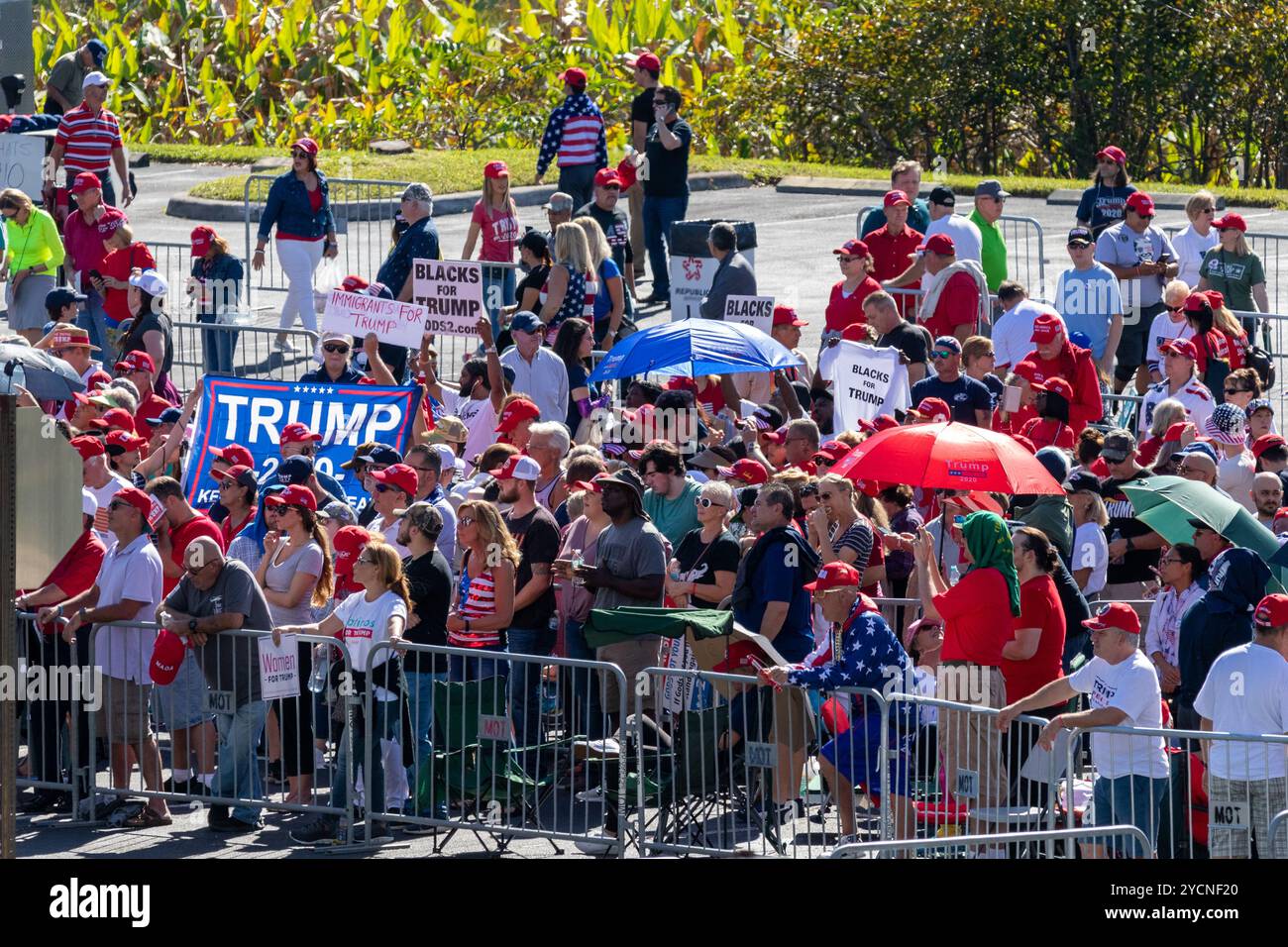 Sunrise, Florida, USA. 19th October 2024. Donald Trump supporters ...
