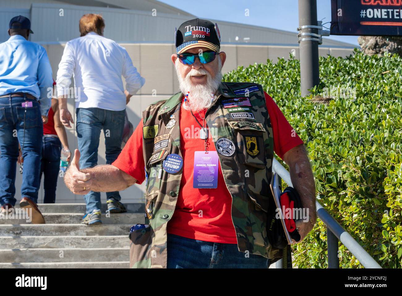 Sunrise, Florida, USA. 19th October 2024. Donald Trump supporters ...