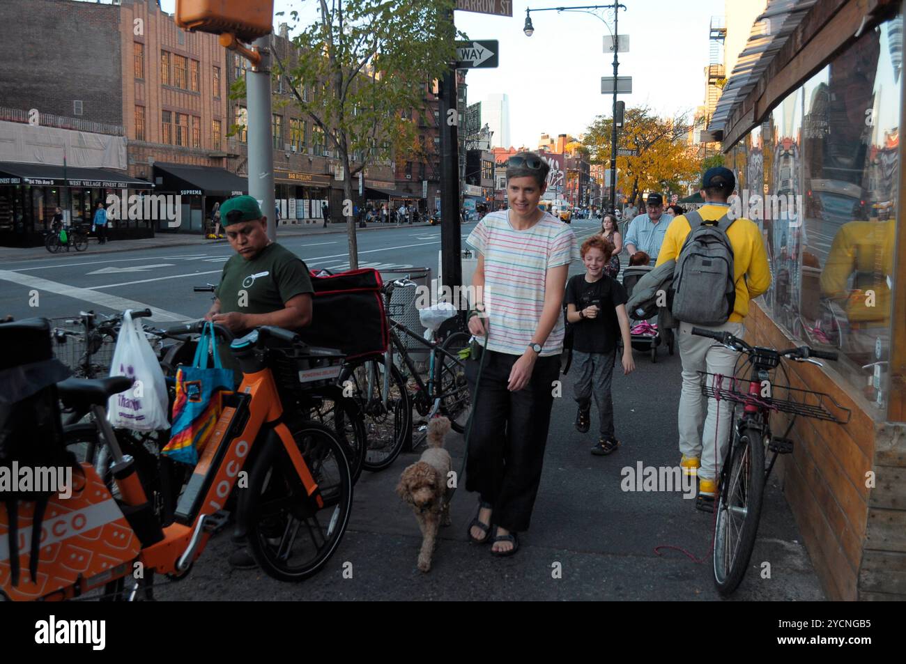 People walk down the street in Manhattan, New York City Stock Photo - Alamy