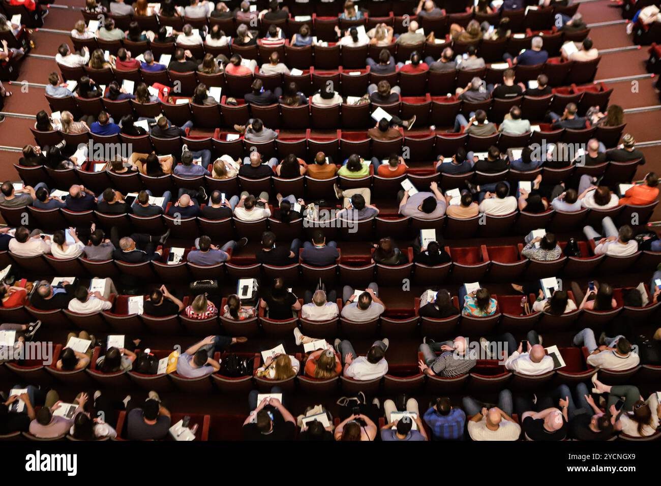 Theater audience with a view from above with almost all the seats ...
