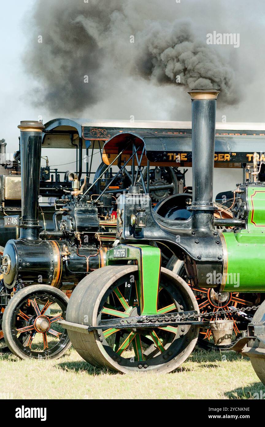 Pouring funnels hi-res stock photography and images - Alamy