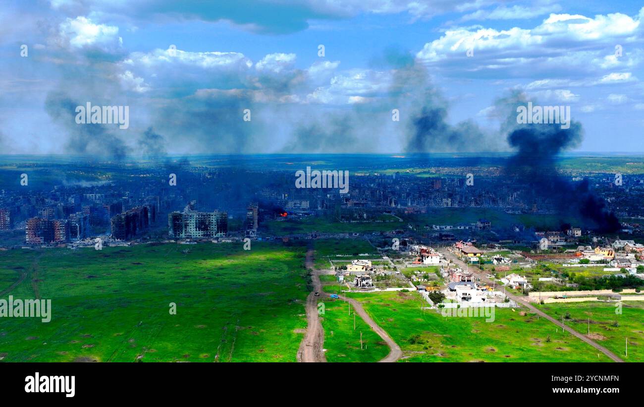 Ruins city bakhmut aerial hi-res stock photography and images - Alamy