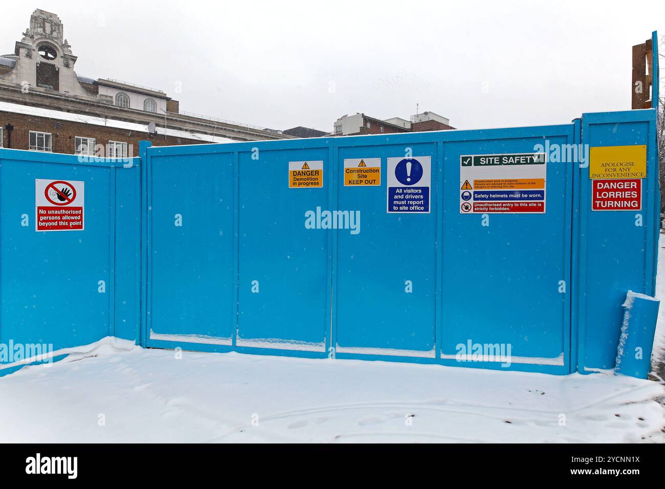 Site safety signs entrance construction hi-res stock photography and ...