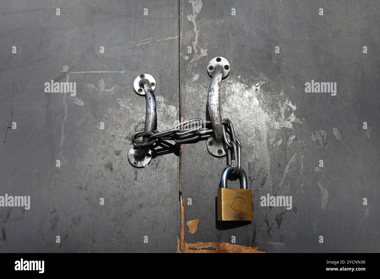 Chain and lock Stock Photo - Alamy