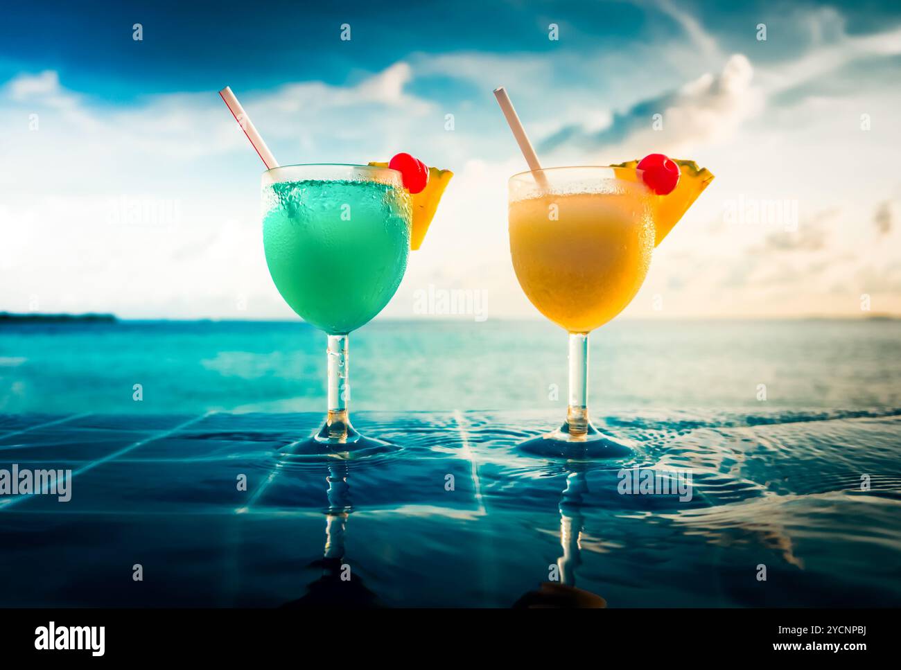 Holiday cocktail pool hi-res stock photography and images - Alamy