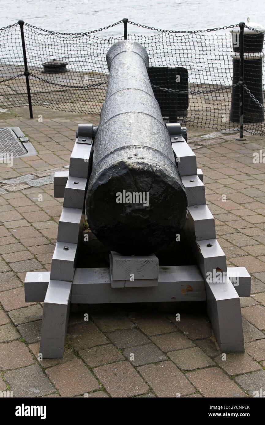 Iron cannon artillery gun from medieval period Stock Photo - Alamy