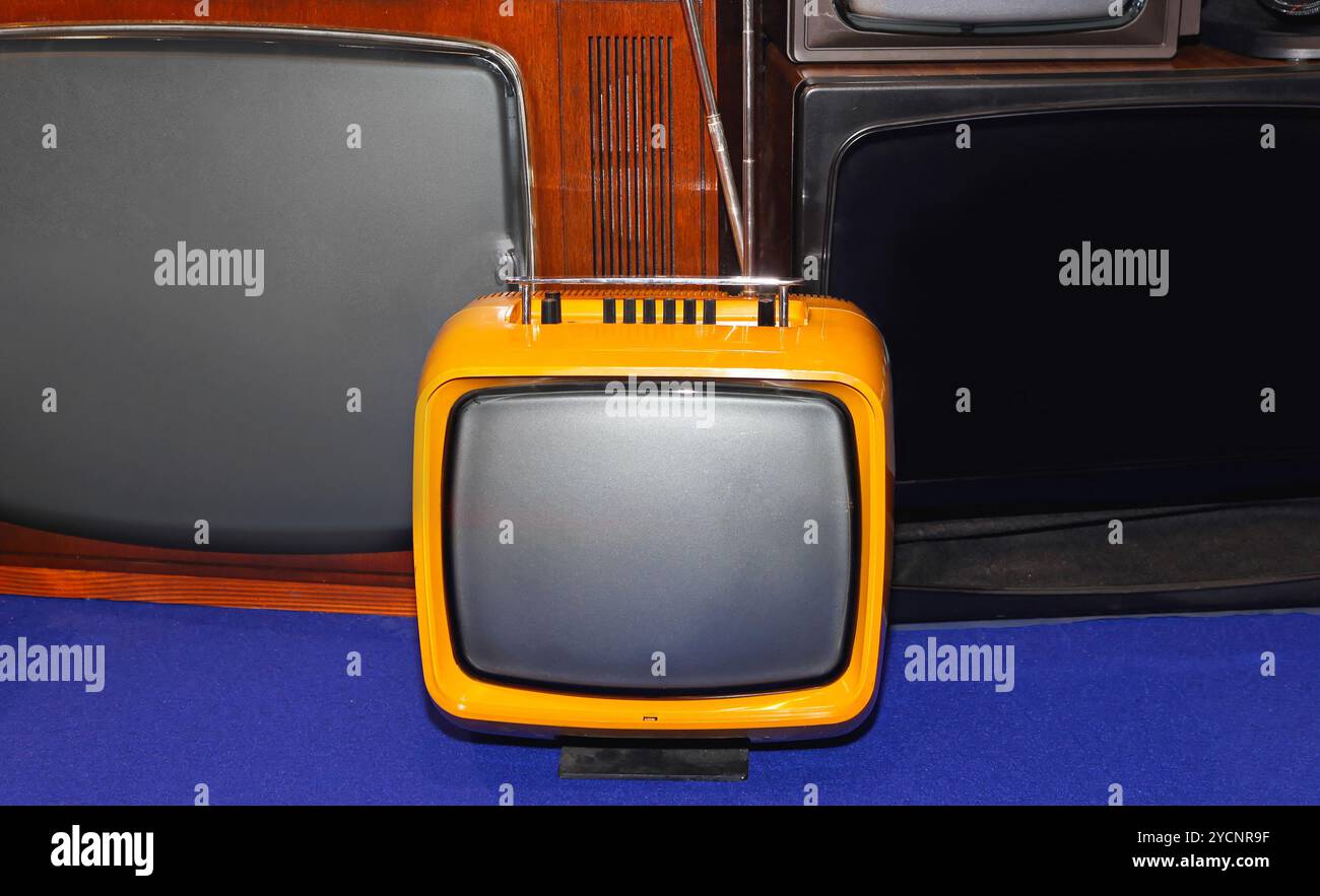 Retro classic tv antenna hi-res stock photography and images - Alamy