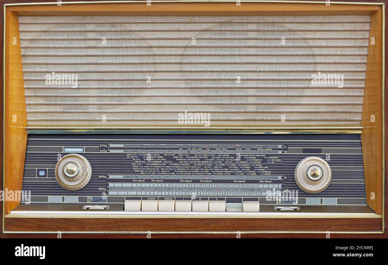 Am radio dial hi-res stock photography and images - Alamy