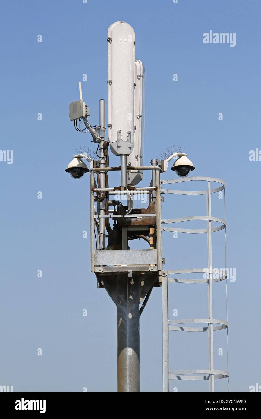 Cellular network signal tower hi-res stock photography and images - Alamy