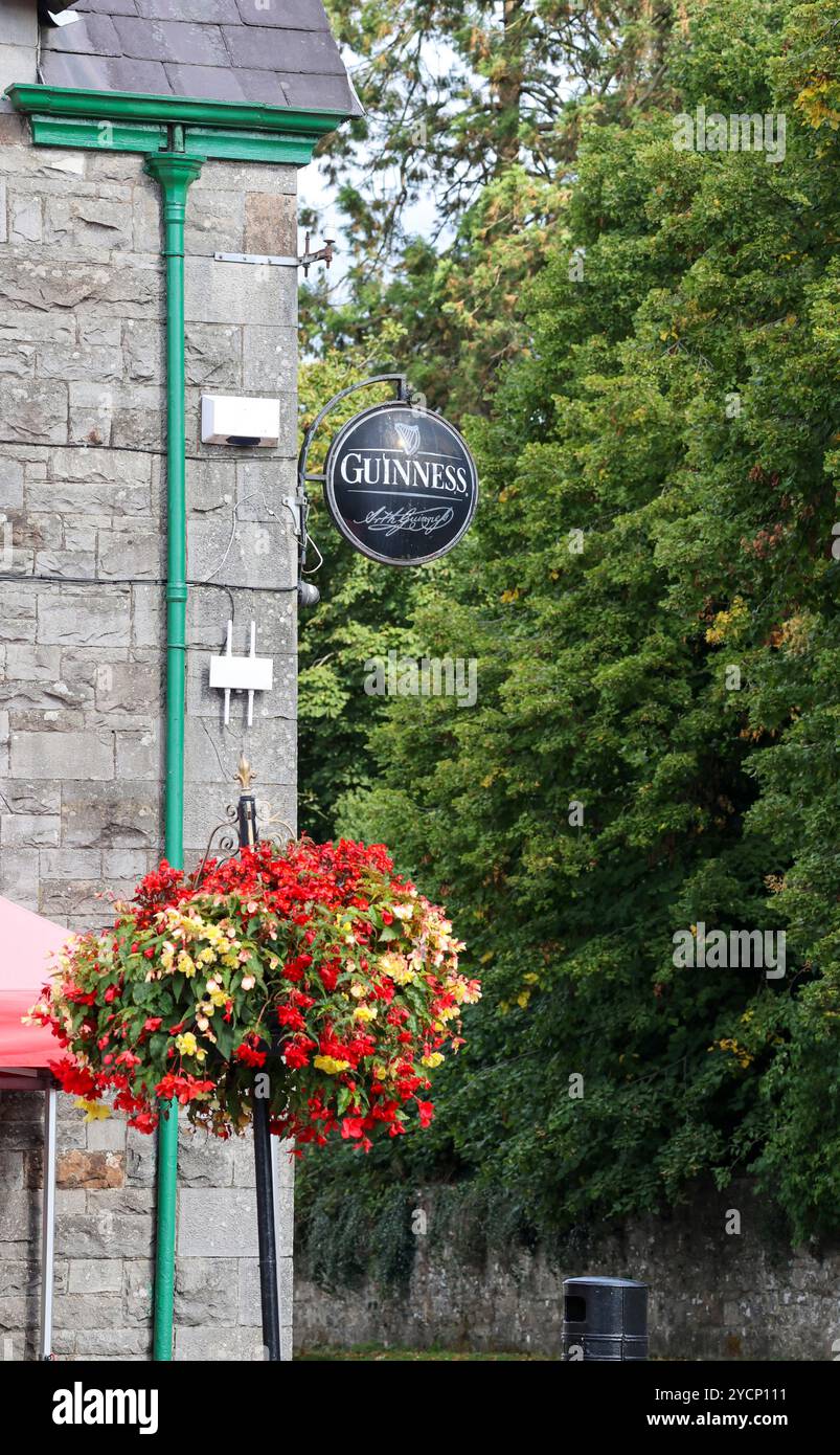 Wall mounted guinness sign hi-res stock photography and images - Alamy