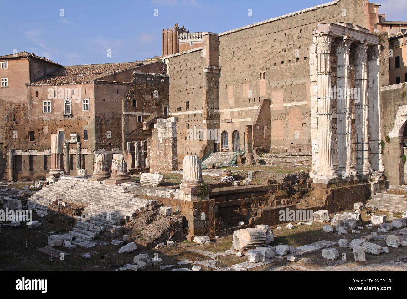 Ruined roman building hi-res stock photography and images - Alamy