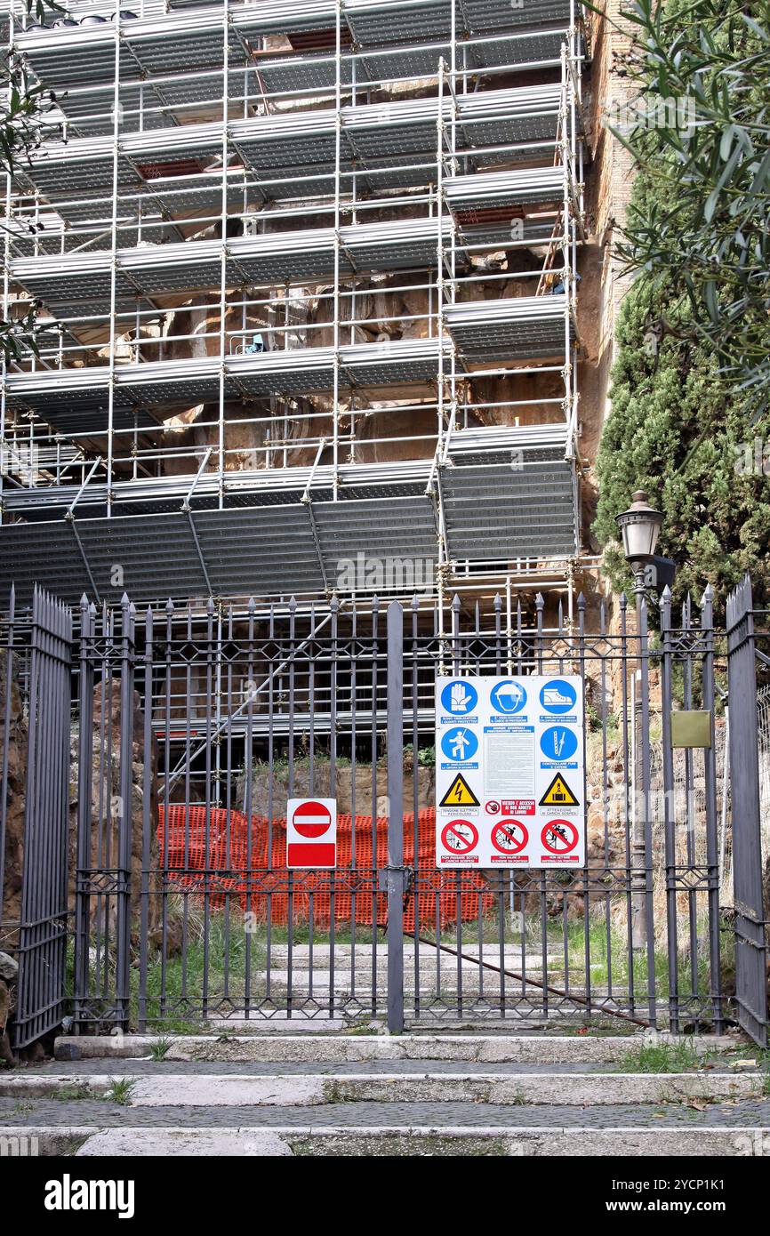 Construction site with scaffoling and safety fence Stock Photo - Alamy
