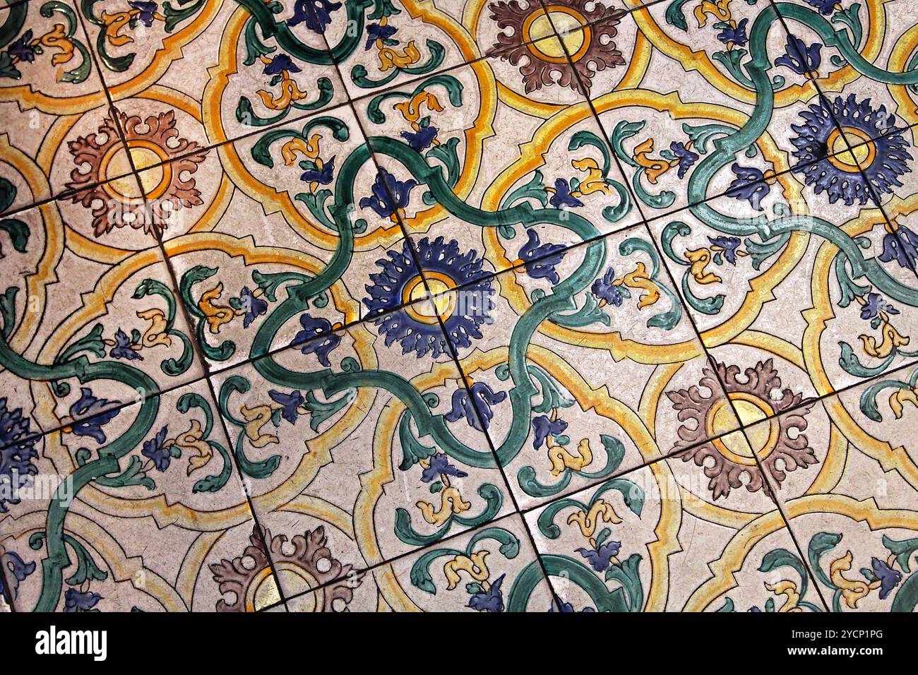Medieval tiles floral hi-res stock photography and images - Alamy