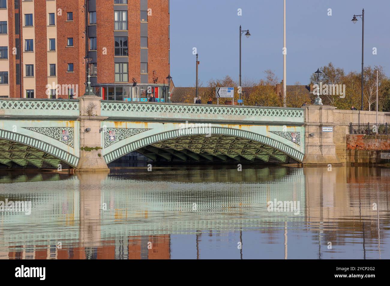 Bridge over River Lagan Belfast, bridge reflection on river ...