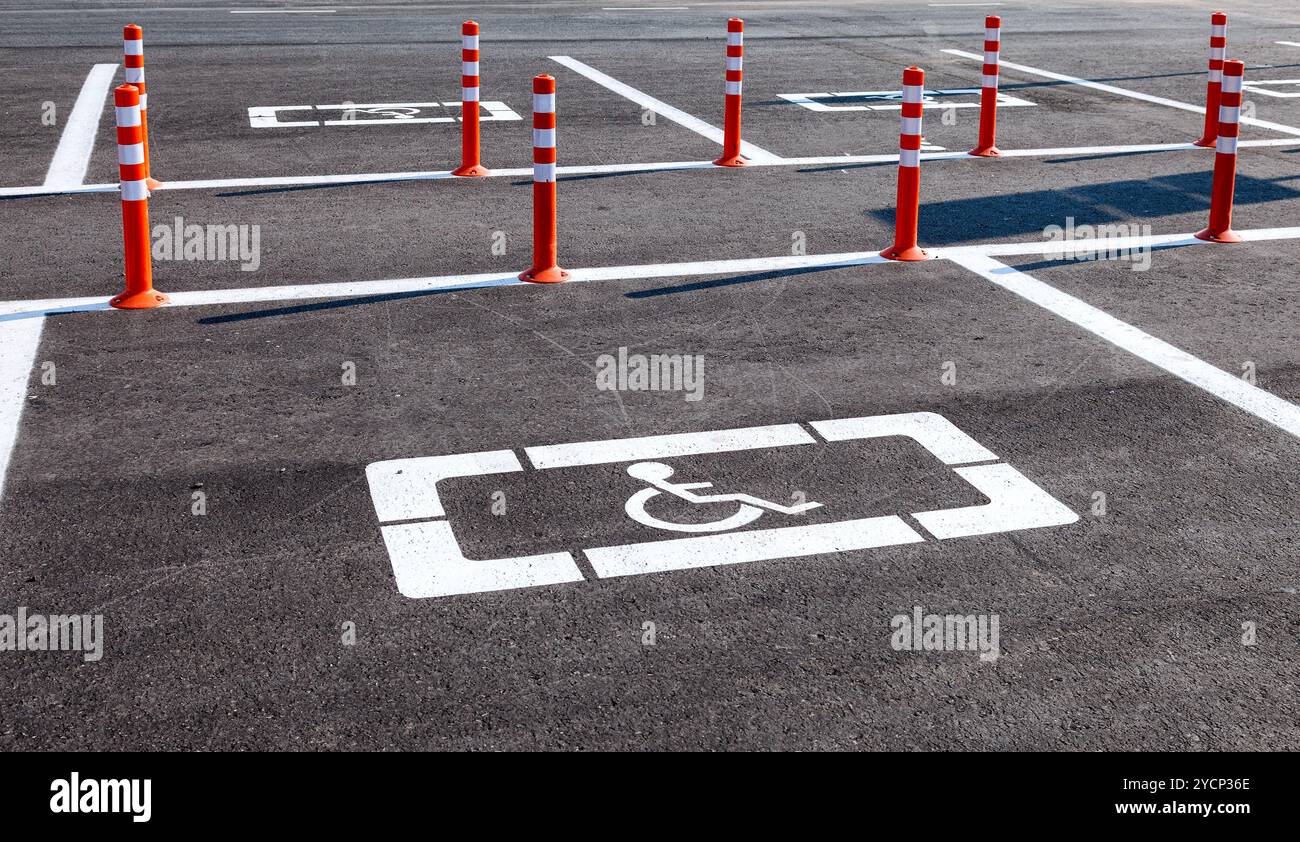 Retail parking hi-res stock photography and images - Alamy