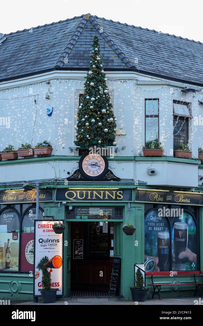 Quinns public house hi-res stock photography and images - Alamy