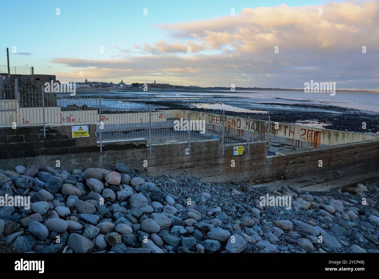 Disused swimming pool ireland hi-res stock photography and images - Alamy
