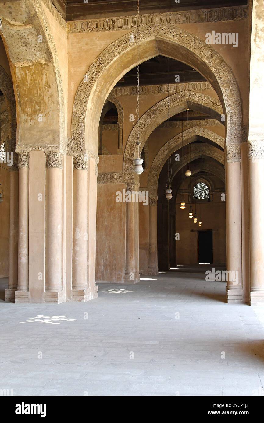 Medieval arcaded hi-res stock photography and images - Alamy