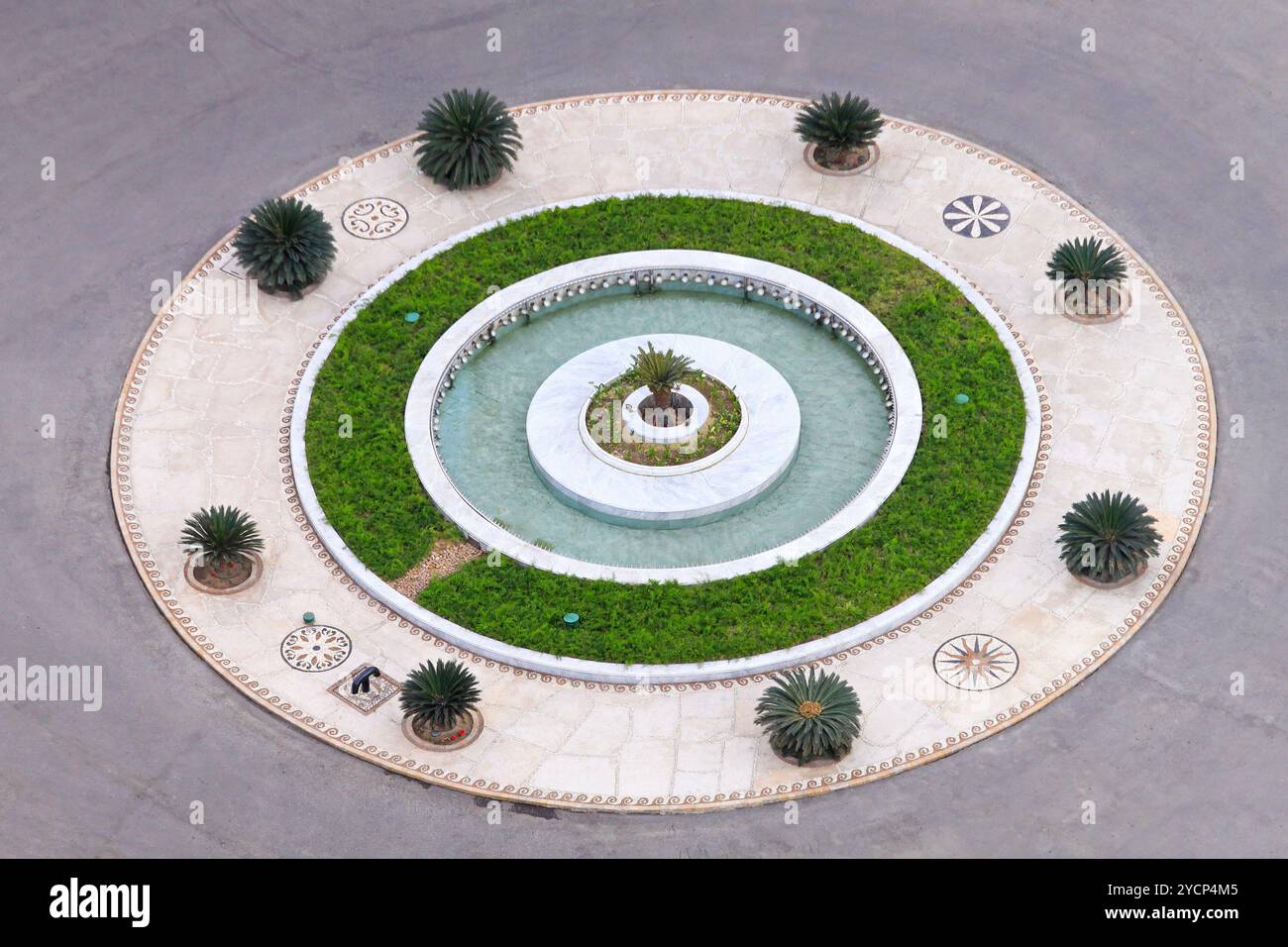 Circle roundabout hi-res stock photography and images - Alamy